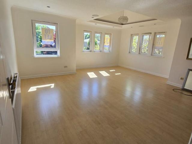 Woodrow Road, Glasgow G41, 3 bed flat to rent, £1,500 pcm | PrimeLocation