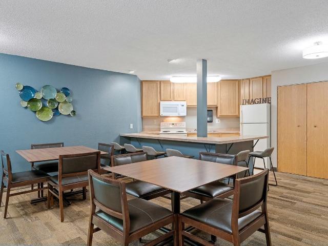 Woodridge 3 Bedroom Apartment for Rent at 3255 Coachman Rd, Eagan, MN 55121