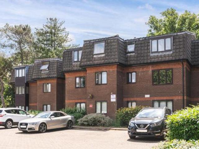 Woodridge Close, Enfield, 2 Bedroom Flat