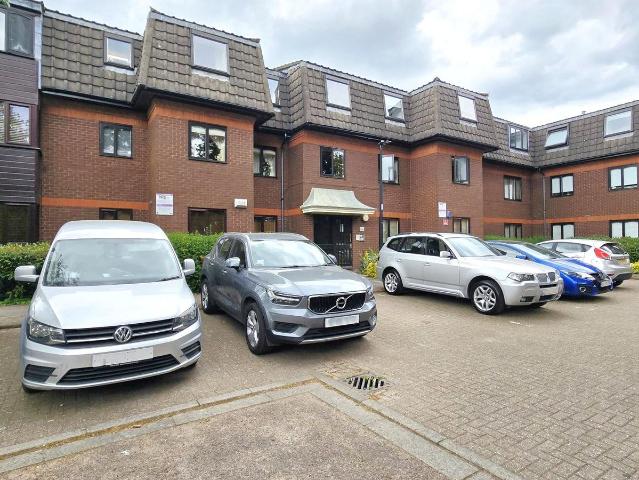 Woodridge Close, Enfield EN2, 2 bed flat to rent, £1,800 pcm | PrimeLocation