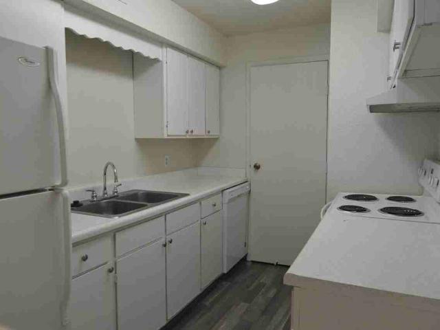 Woodridge Apartments 1 Bedroom Apartment for Rent at 5806 S 141st Plz, Omaha, NE 68137