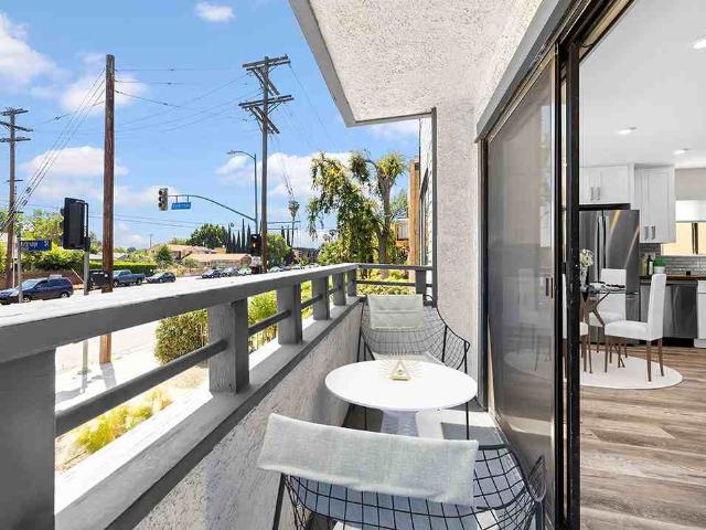 Woodridge Apartments 2 Bedroom Apartment for Rent at 6611 Woodman Ave, Los Angeles, CA 91401 Greater Valley Glen