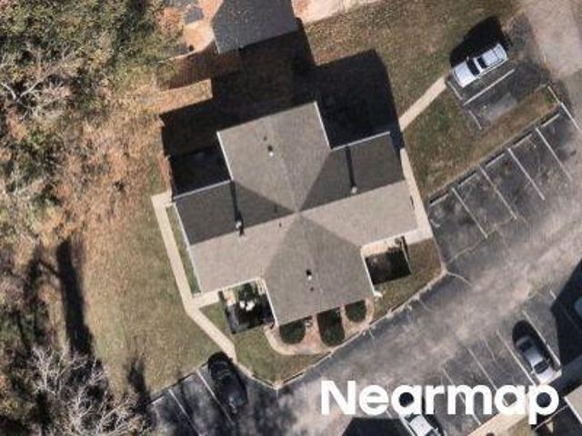 Woodridge Ln E