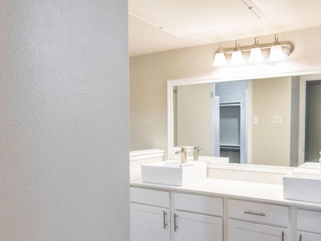 Woodwind Irving 1 Bedroom Apartment for Rent at 3947 Pleasant Run Rd, Irving, TX 75038
