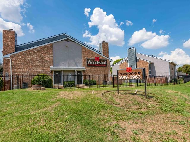 Woodwind Irving 2 Bedroom Apartment for Rent at 3947 Pleasant Run Rd, Irving, TX 75038