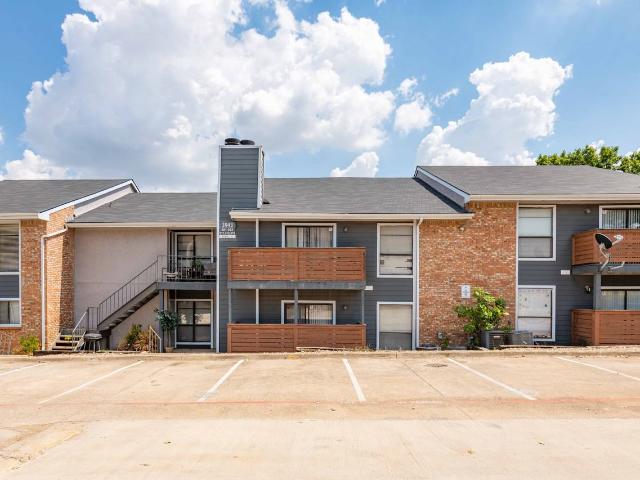 Woodwind Irving 2 Bedroom Apartment for Rent at 3947 Pleasant Run Rd, Irving, TX 75038