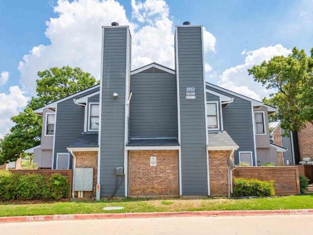 Woodwind Irving 2 Bedroom Apartment for Rent at 3947 Pleasant Run Rd, Irving, TX 75038