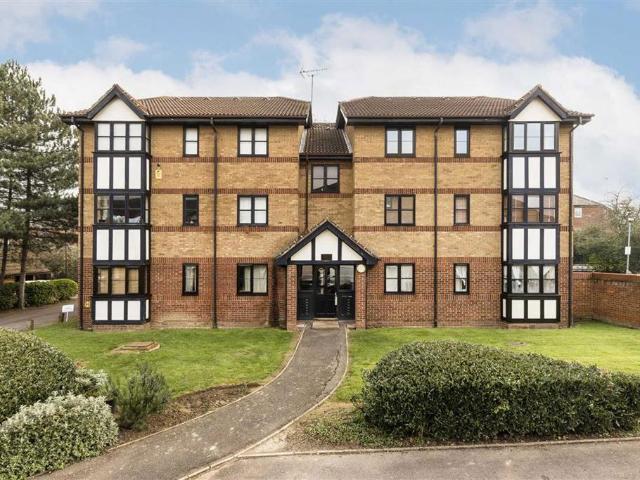 Woodvale Way, London NW11 1 bed flat to rent £1,751 pcm £404 pw
