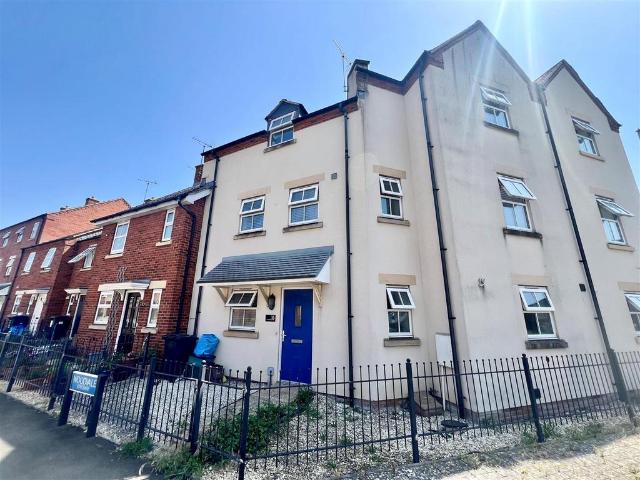 Woodvale Kingsway, Quedgeley 4 bed end of terrace house to rent £1,550 pcm £358 pw