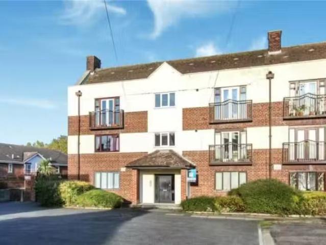 Woodvale Road, Woolton, Liverpool 2 bed apartment for sale £.