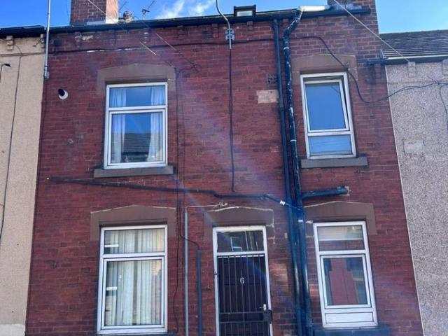 Woodview Place, Beeston, Leeds LS11, 2 bed terraced house to rent, £795 pcm | PrimeLocation
