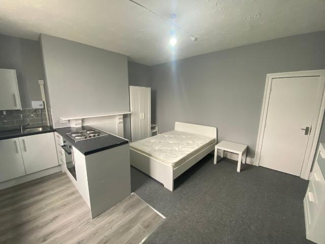 Woodvile Road, Dewsbury WF12, 1 bed terraced house to rent, £475 pcm | PrimeLocation