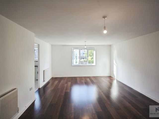 Woodville Court, London N14, 2 bed flat to rent, £1,850 pcm | PrimeLocation