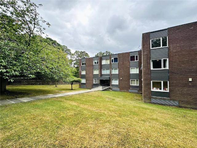 Woodville Court, Park Crescent. 2 bed apartment to rent £1,195 pcm £276 pw
