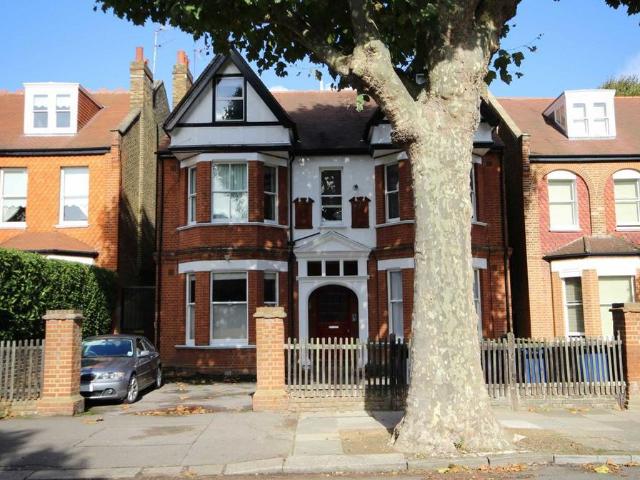 Woodville Gardens, London W5 Studio to rent £1,452 pcm £335 pw