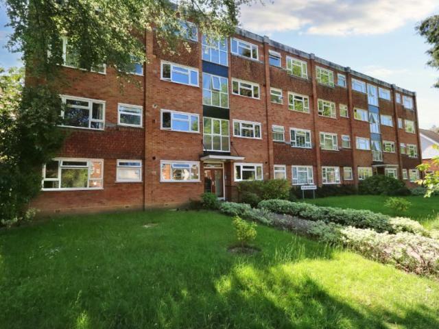Woodville Gardens, Surbiton KT6 2 bed apartment to rent £2,150 pcm £496 pw