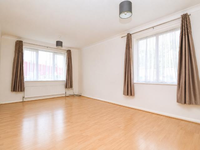 Woodville Street, London SE18, 1 bed flat to rent, £1,350 pcm | PrimeLocation