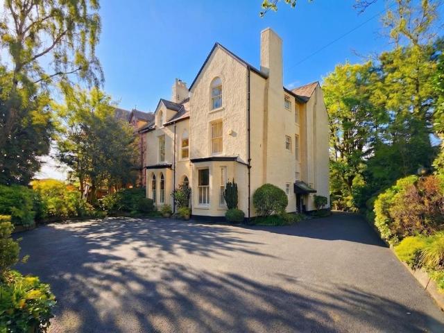 Woodville Road, Altrincham 3 bed apartment to rent £2,000 pcm £462 pw