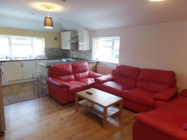 Woodville Road CF24 4ED 6 bed flat to rent £3,000 pcm £692 pw