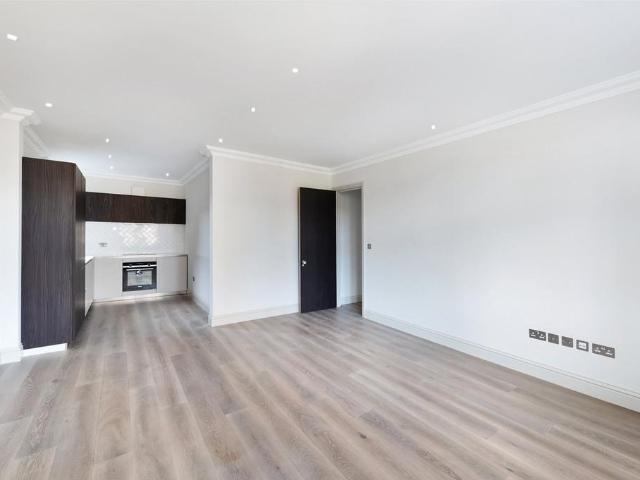 Woodville Road, Ealing Broadway. 2 bed apartment to rent £2,700 pcm £623 pw