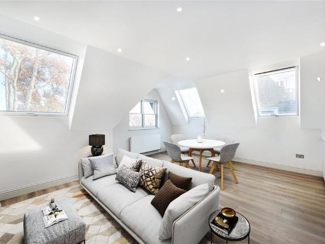 Woodville Road, Ealing Broadway. 2 bed apartment to rent £2,750 pcm £635 pw