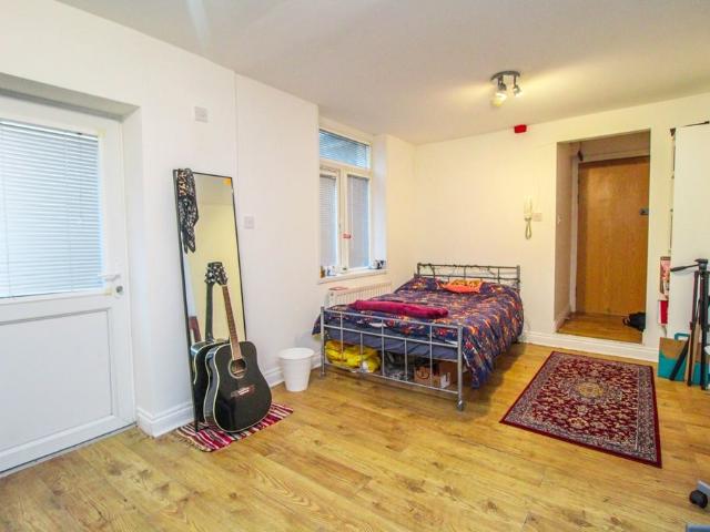 Woodville Rd, Cathays, Cardiff | James Douglas Sales & Lettings