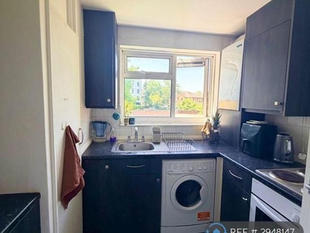 Woolborough Road, Crawley, RH10 1 bed flat to rent £1,150 pcm £265 pw