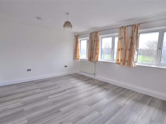 Woolgrove Road, Hitchin SG4, 2 bed flat to rent, £1,400 pcm | PrimeLocation