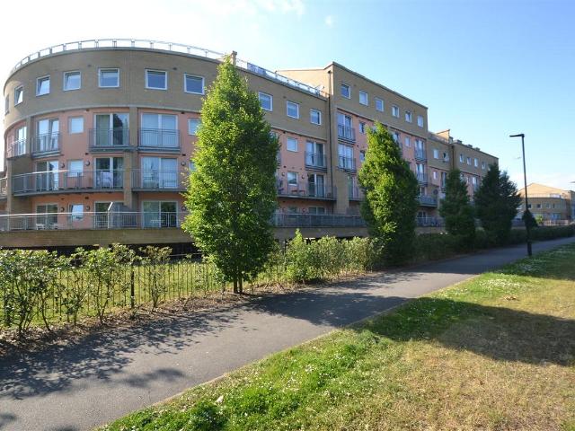 Wooldridge Close, Bedfont TW14, 1 bed flat to rent, £1,300 pcm | PrimeLocation
