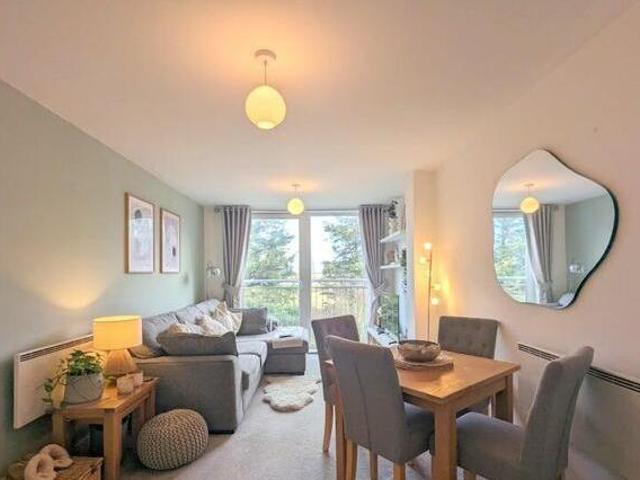 Wooldridge Close, Feltham, 2 Bedroom Apartment
