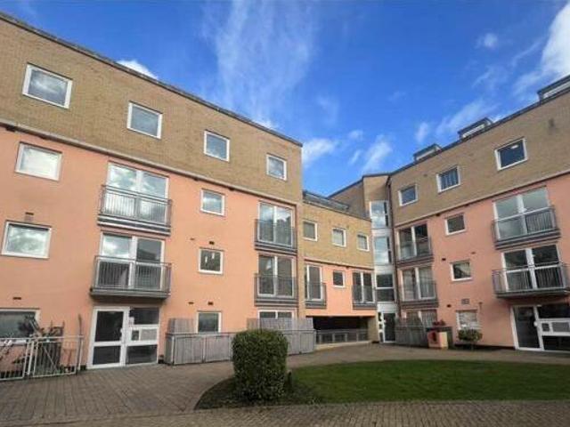 Wooldridge Close, Feltham, 2 Bedroom Flat