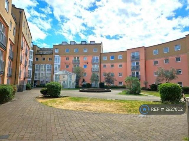 Wooldridge Close, Feltham, TW14 2 bed flat to rent £1,725 pcm £398 pw