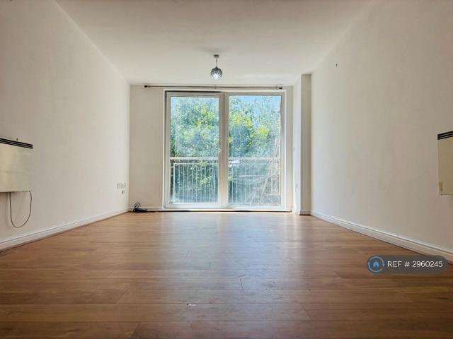 Wooldridge Close, Feltham, TW14 2 bed flat to rent £1,750 pcm £404 pw