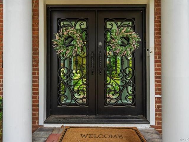 Wooleys Ln, Great Neck, Home For Sale