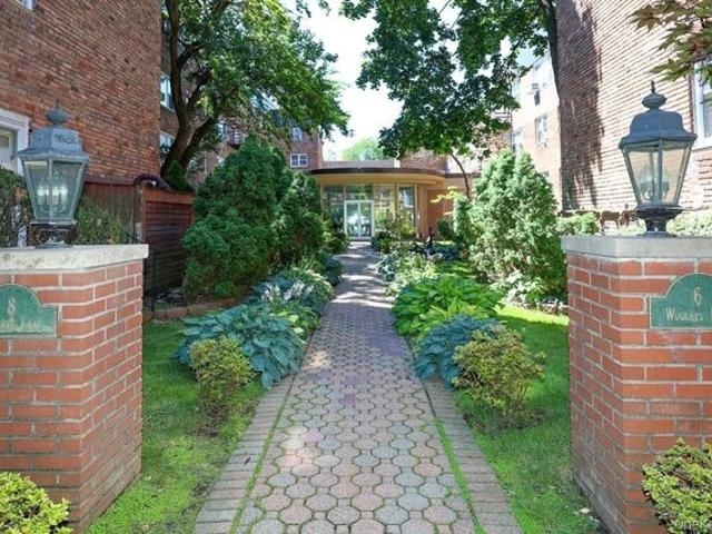 Wooleys Ln Unit B, Great Neck, Property For Sale