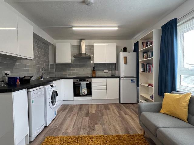 Woolford Close, Winchester, SO22 3 bed flat to rent £1,800 pcm £415 pw
