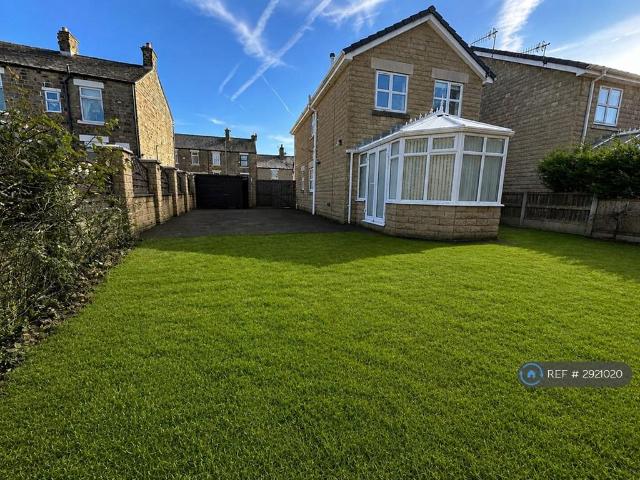 Woolley Bridge Road, Hadfield, SK13 3 bed detached house to rent £1,475 pcm £340 pw