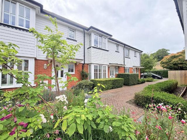 Woolmer Close, Canterbury 3 bed terraced house to rent £1,675 pcm £387 pw