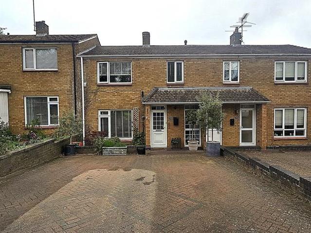 Woolmer Drive, Hemel Hempstead HP2 3 bed terraced house to rent £1,895 pcm £437 pw