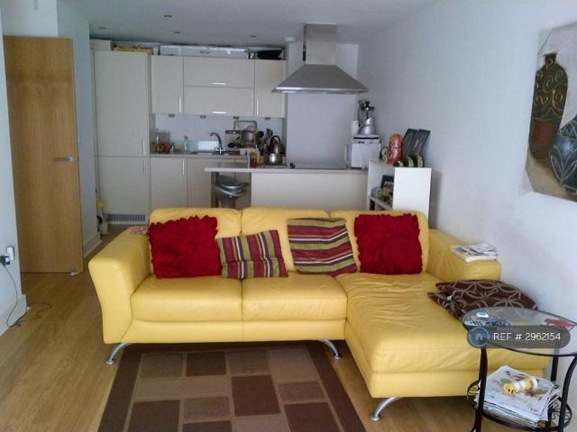 Woolners Way, Stevenage, SG1 2 bed flat to rent £1,600 pcm £369 pw