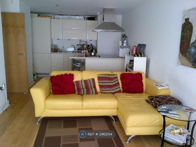 Woolners Way, Stevenage SG1, 2 bed flat to rent, £1,600 pcm | PrimeLocation