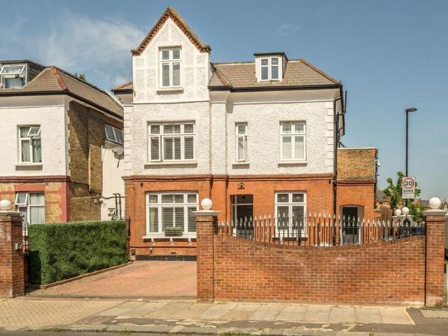 Woolstone Road, London SE23 7 bed detached house to rent £7,000 pcm £1,615 pw