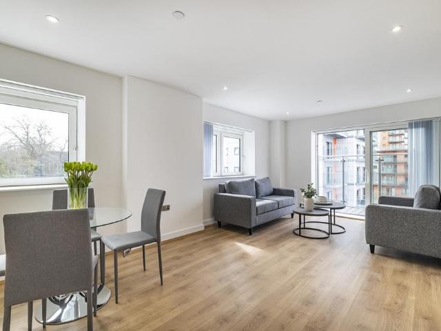 Woolwich Church Street Woolwich SE18 2 bed flat to rent £2,200 pcm £508 pw