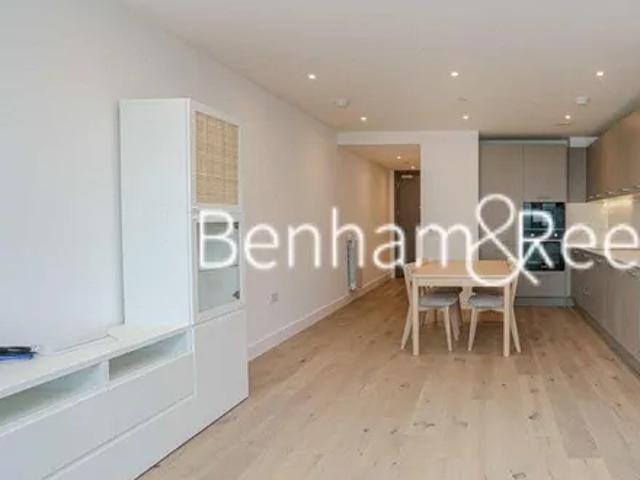 Woolwich High Street, London, SE18 6EA, United Kingdom | 3 bed apartment for rent #167241318 | Rentberry