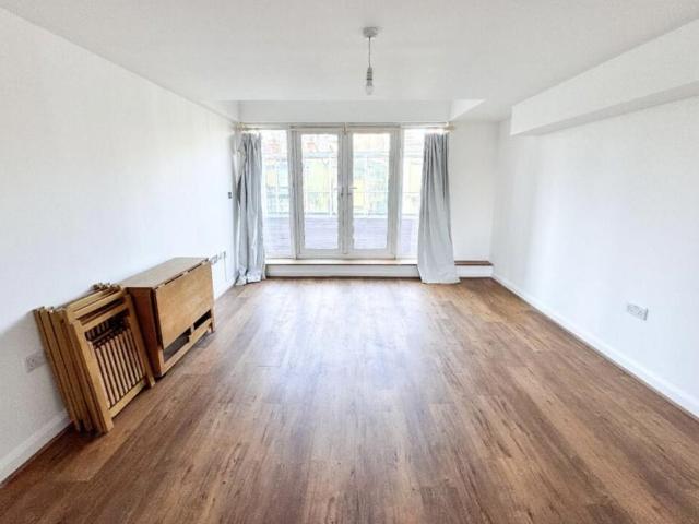 Woolwich, London 2 bed apartment to rent £1,800 pcm £415 pw