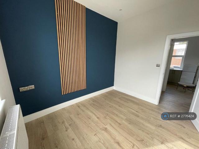 Woolwich, London, SE18 2 bed flat to rent £1,850 pcm £427 pw