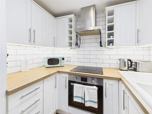 Woolwich Manor Way, London, E16 1 bed flat to rent £1,600 pcm £369 pw