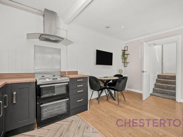 Woolwich Road, Greenwich, London 2 bed flat to rent £2,250 pcm £519 pw
