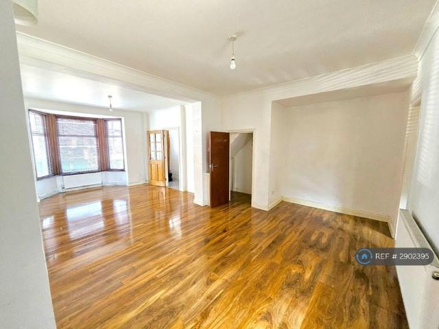 Woolwich Road, London, SE7 3 bed terraced house to rent £2,250 pcm £519 pw