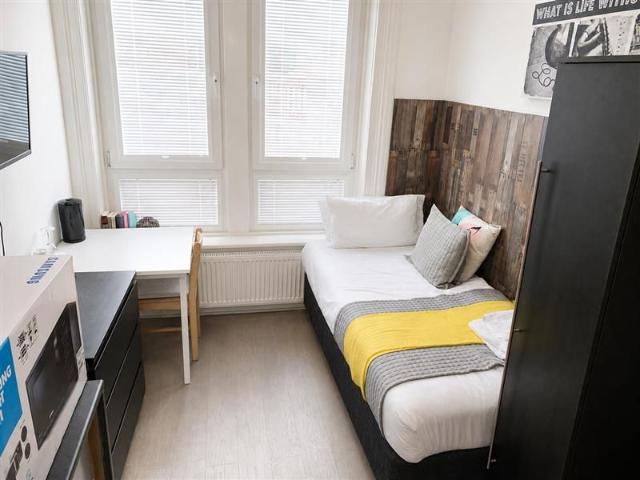 Woolwich Road, London SE7, Studio to rent, £940 pcm | PrimeLocation